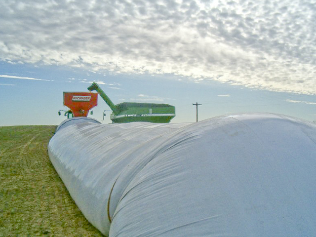 Some Turn to Grain Bags In Face of Record Crops
